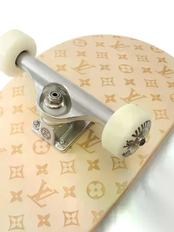 LOUIS VUITTON 2021 Monogram-pattern Skateboard