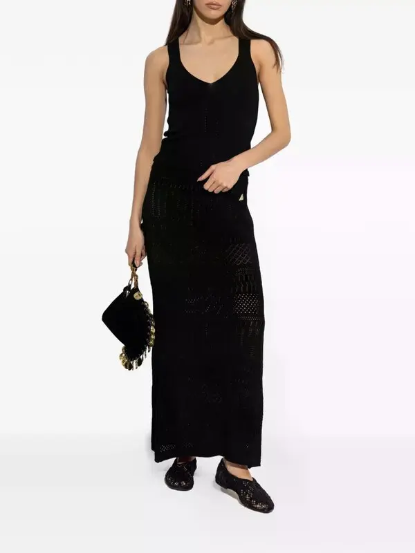 AKEP Sleeveless V-neck Top