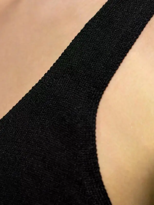 AKEP Sleeveless V-neck Top