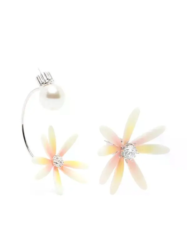YVMIN Daisy Pearl Earrings - Silver