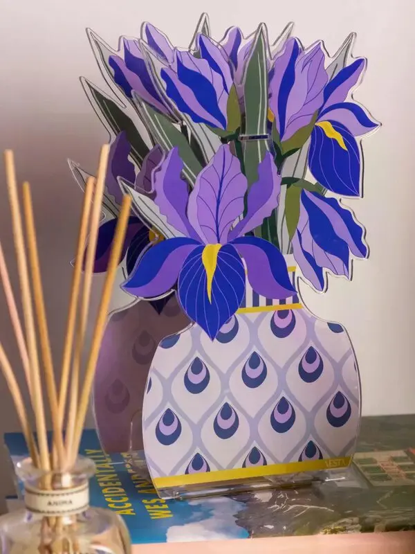 VESTA Small Iris Geometric-pattern Diffuser