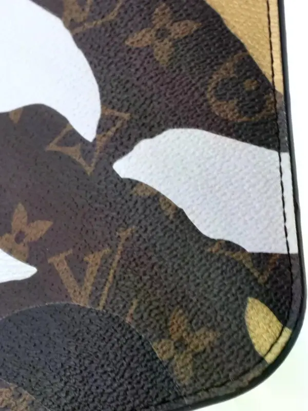 LOUIS VUITTON Neverfull Pochette Limited Edition Lol League Of Legends Monogram Canvas Large Pouch