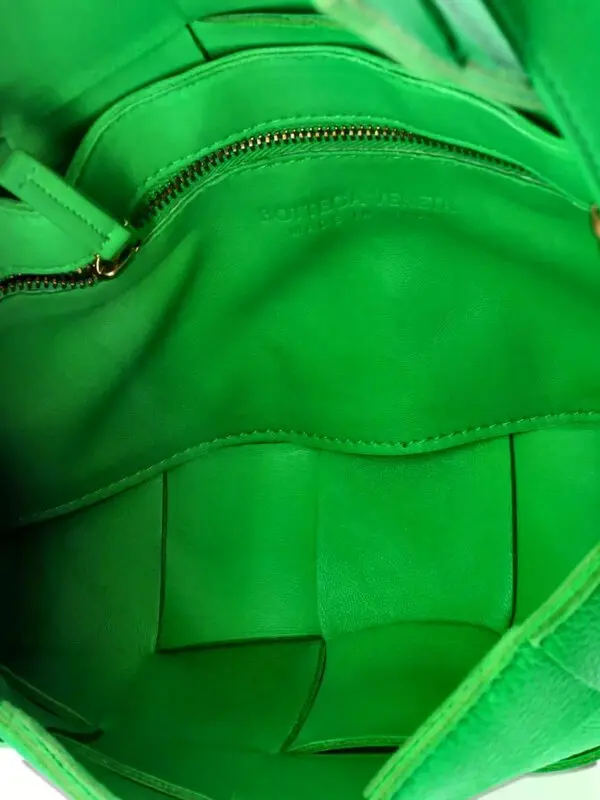 Bottega Veneta Cassette Maxi Intrecciato Grained Leather Crossbody Bag - Green