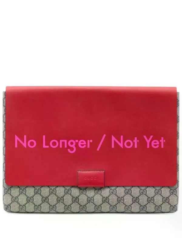 Gucci Gg Supreme Clutch Bag - Red