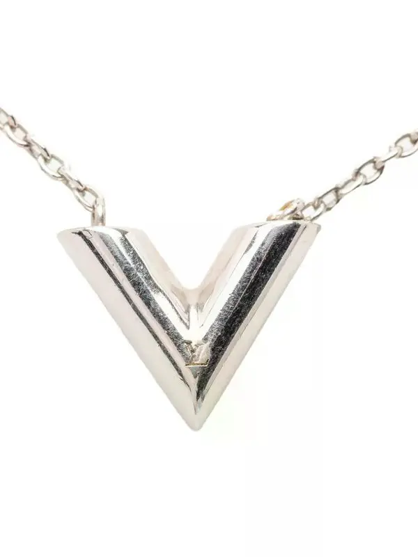 LOUIS VUITTON 2022 Essential V Supple Necklace - Silver
