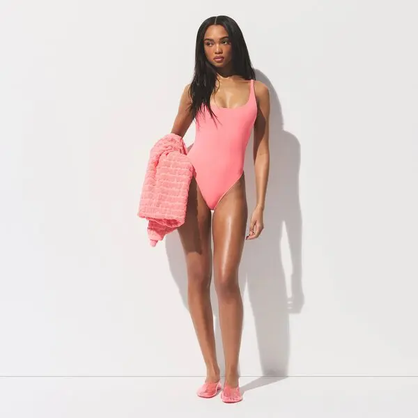 SKIMS Towel | Pink | Signature Swim - Melon