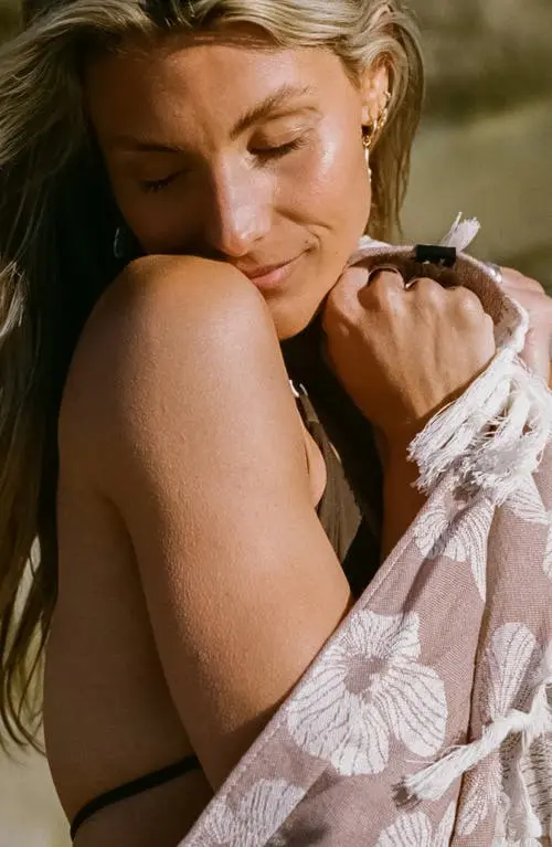 SLOWTIDE Hau Floral Turkish Towel - Fawn