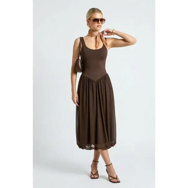 KNIT & LOUNGE Sleeveless Midi Dress With Scoop Neck And Gathered Skirt - Brown
