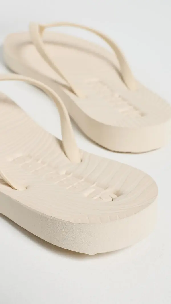 VELOUR Tapered Flip Flops - Eggnog