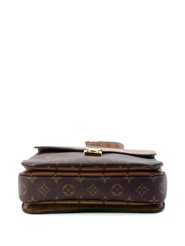 LOUIS VUITTON Pochette Metis Monogram Canvas