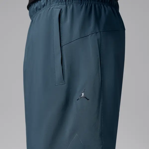 JORDAN Sport Flightweight 6" Dri-fit Shorts