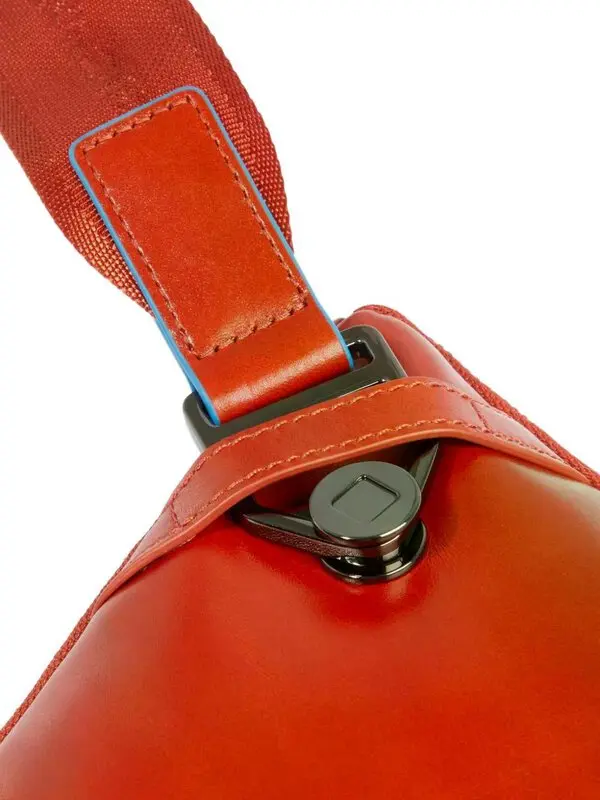 PIQUADRO Expandable Flat Belt Bag - Red