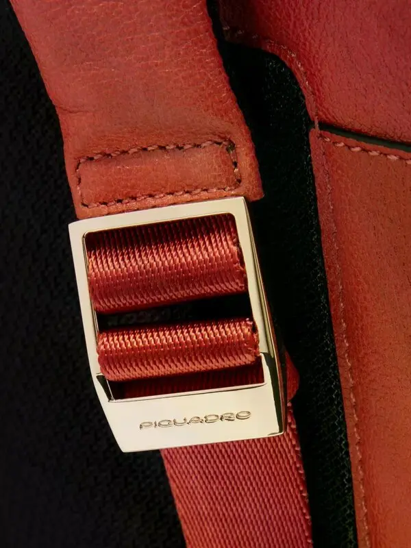 PIQUADRO Leather Zip Backpack - Brown
