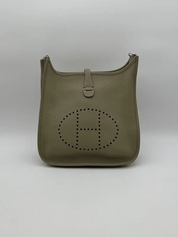 Hermès Evelyne Iii Sauge Taurillon Clemence With Palladium Hardware - Green