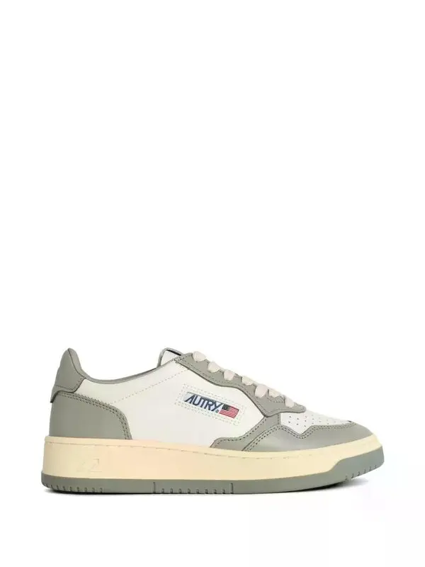 AUTRY Medalist Leather Sneakers With Embroidered Logo - Grey
