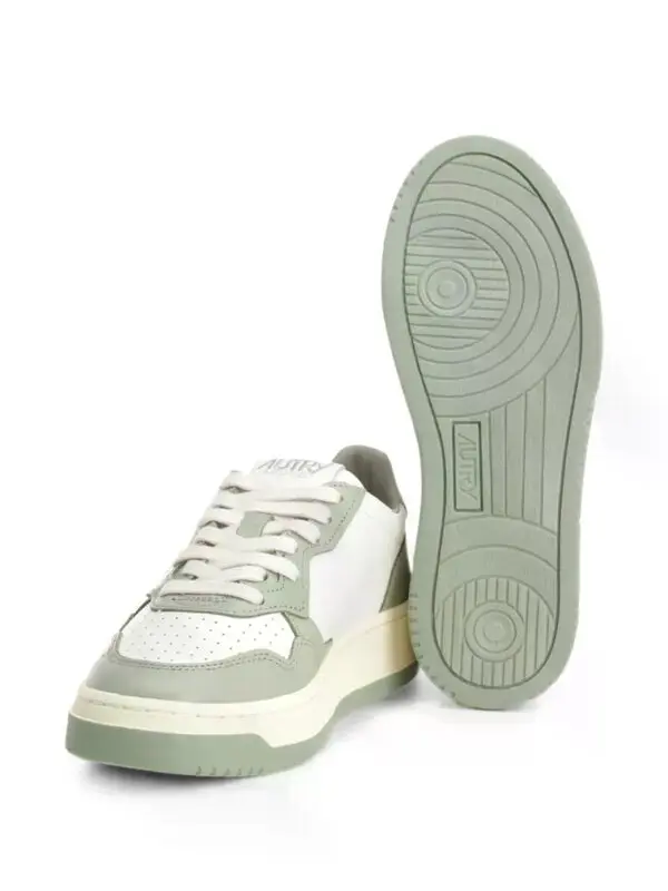 AUTRY Medalist Leather Sneakers With Embroidered Logo - Grey