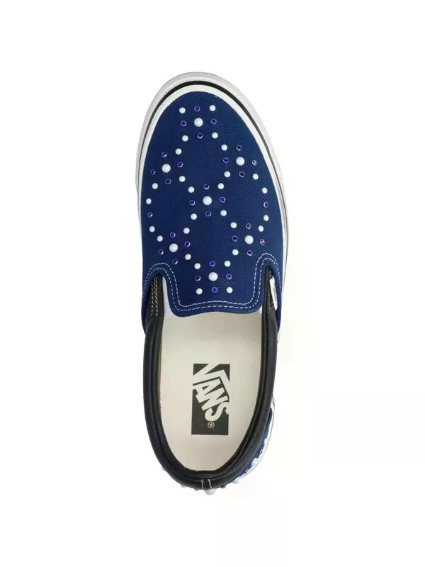 VANS Classic Slip-on Sneakers