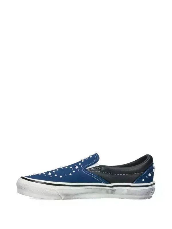 VANS Classic Slip-on Sneakers
