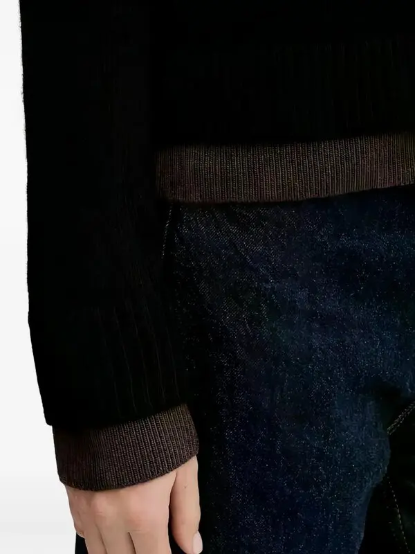 Sisley V-neck Buttoned Cardigan - Black