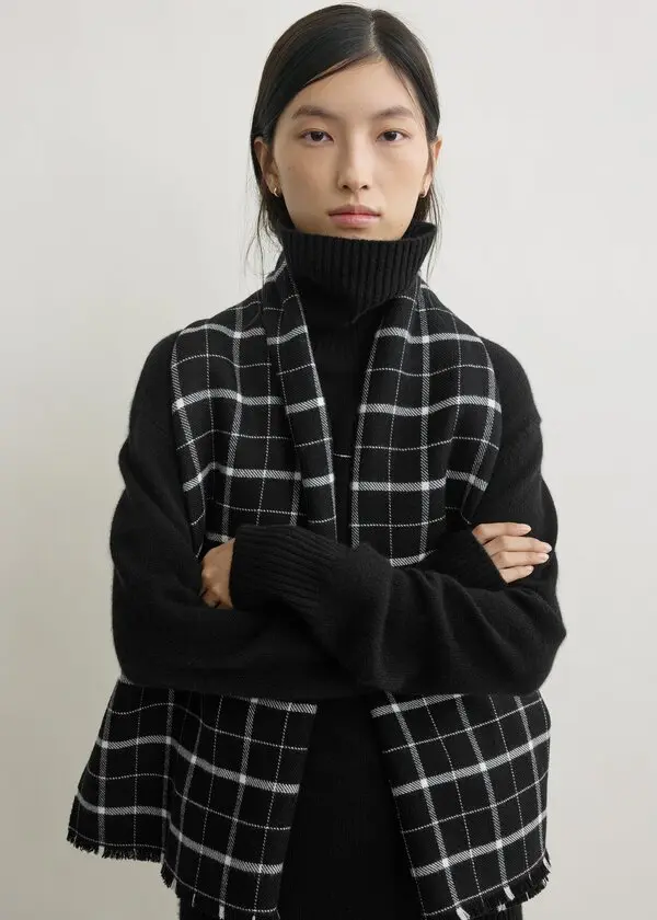 TOTEME Windowpane Scarf /white