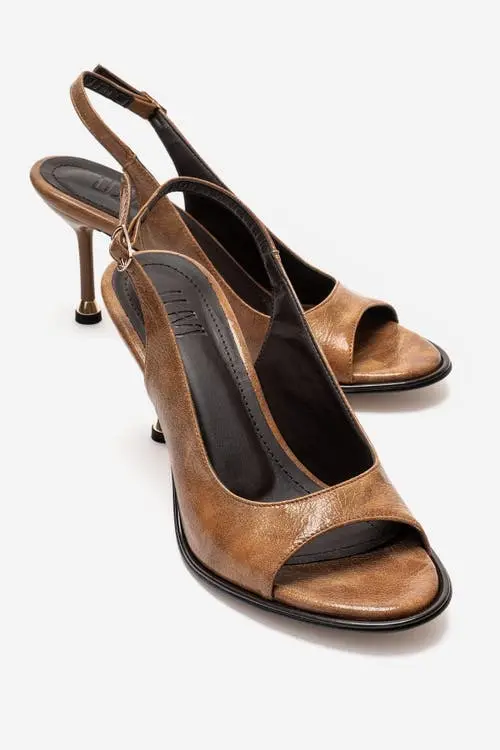 PROLOGUE SHOES Iselin Stiletto Sandal - Cognac