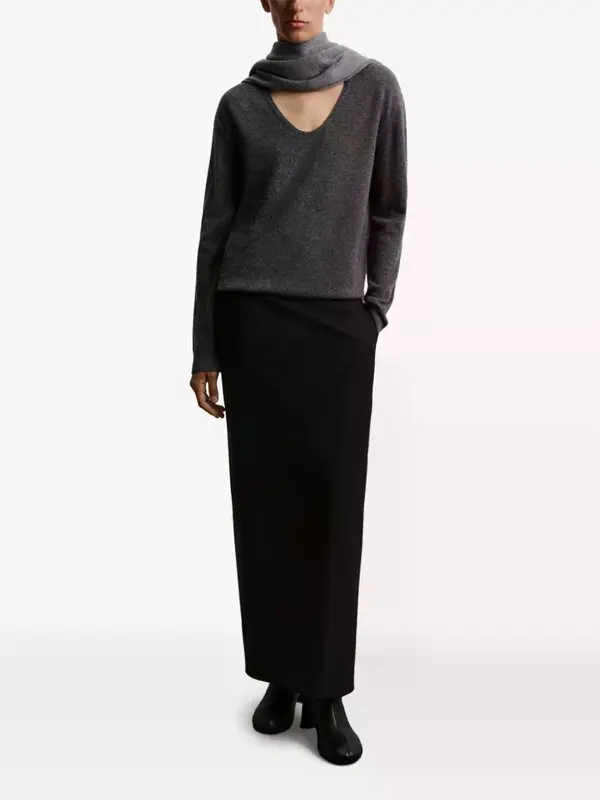 12 STOREEZ U-neck Sweater
