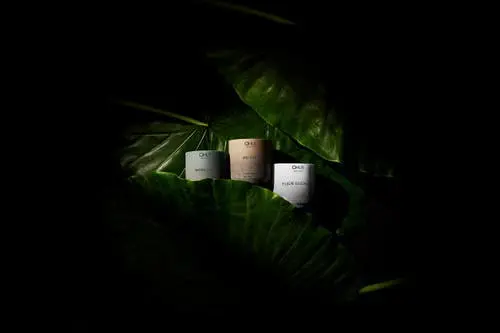 QHUE Fleur Essence Candle