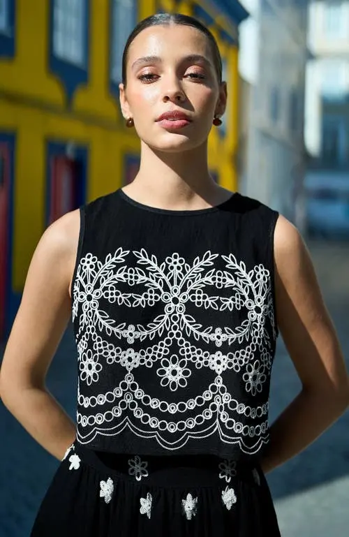 YUMI Embroidered Crop Top