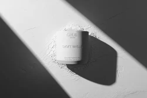 QHUE Smoky Vanilla Candle