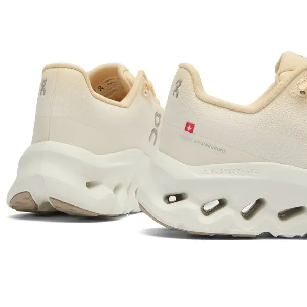 On Cloudtilt "sculptural" Sneakers