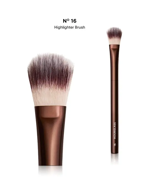 HOURGLASS No. 16 Highlighter Brush - No Color