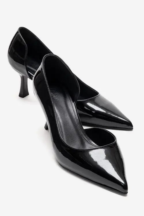 PROLOGUE SHOES Arel Pointed-toe Pumps - Black Patent