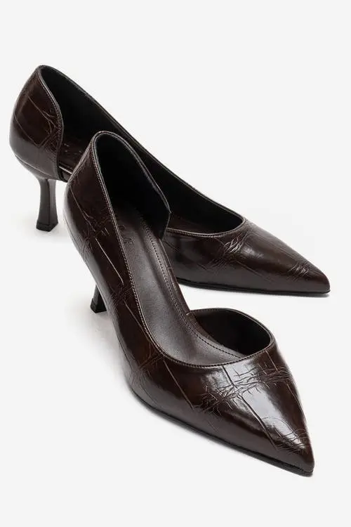 PROLOGUE SHOES Arel Pointed-toe Pumps - Brown Print