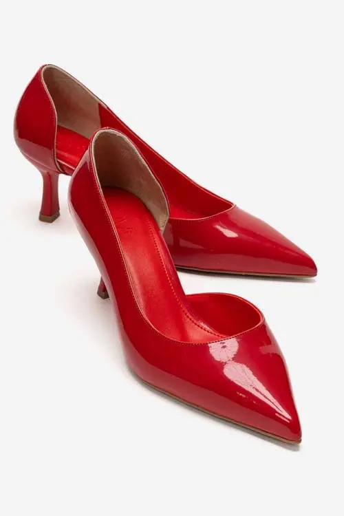 PROLOGUE SHOES Arel Pointed-toe Pumps - Red Patent