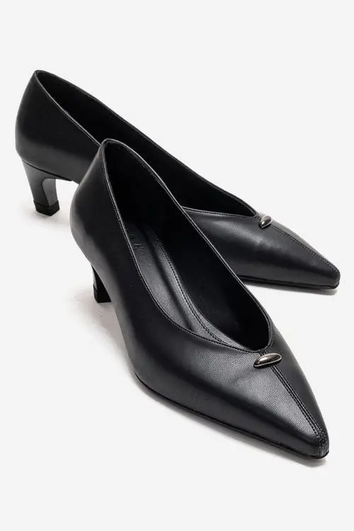 PROLOGUE SHOES Versay Pointed Toe Kitten Heel Pump - Black