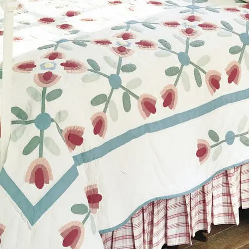 C&F HOME Tulip Garden Quilt Collection - White