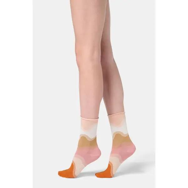 Oroblu Waves Jacquard Crew Socks - Salmon