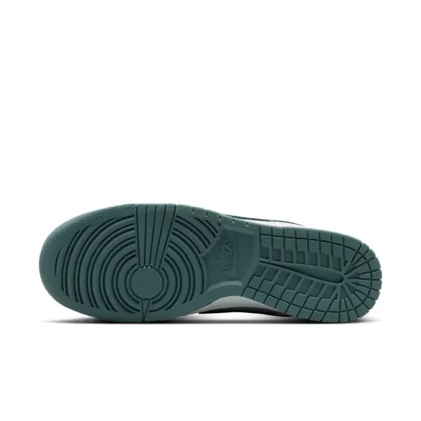 Nike Dunk Low Retro Sneakers - Grey