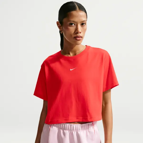 Nike Sportswear Classic Loose Short-sleeve Cropped T-shirt - Red
