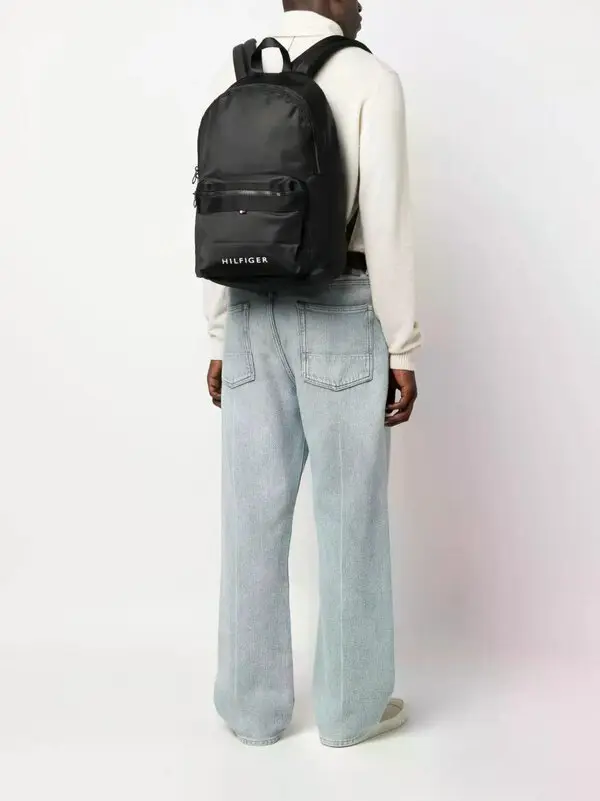 Tommy Hilfiger Logo-print Zipped Backpack
