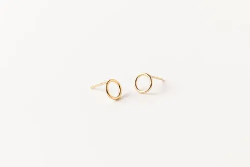 SHEENA MARSHALL JEWELRY Margo Petite Circle Stud Earrings - 14k Gold Fill