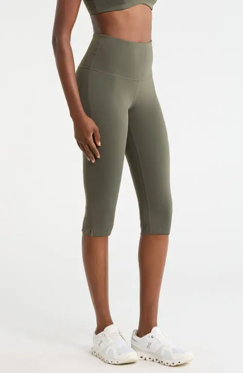MPG Sculpt Capri Leggings - Kambaba