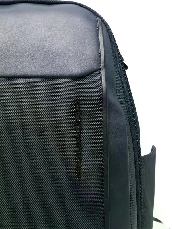 PIQUADRO Zip-up Backpack - Blue