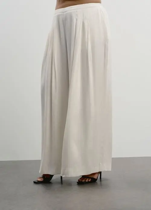 11 HONORE Pleated Wide Leg Pant - Vanilla Ice