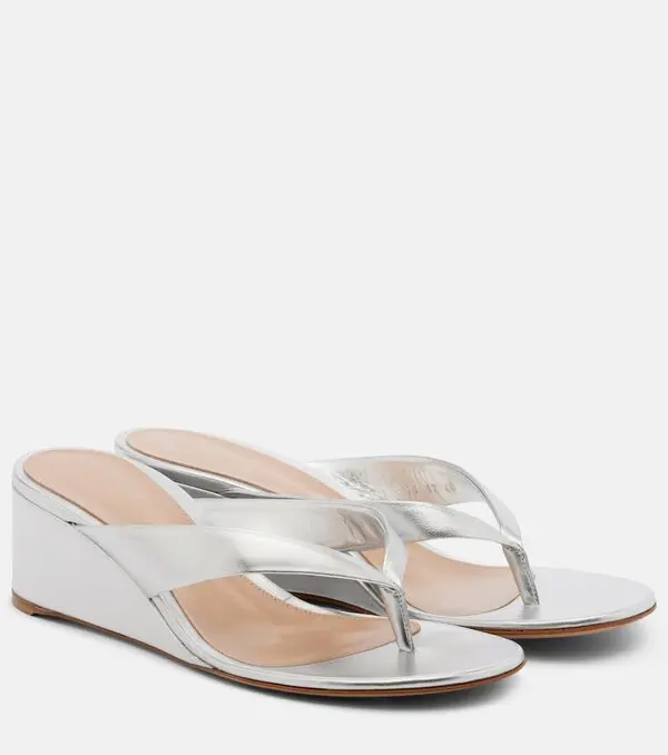 GIANVITO ROSSI Sofia Metallic Leather Wedge Thong Sandals - Silver