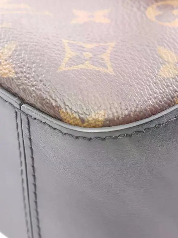 LOUIS VUITTON 2019 Monogram Saintonge Crossbody Bag - Brown