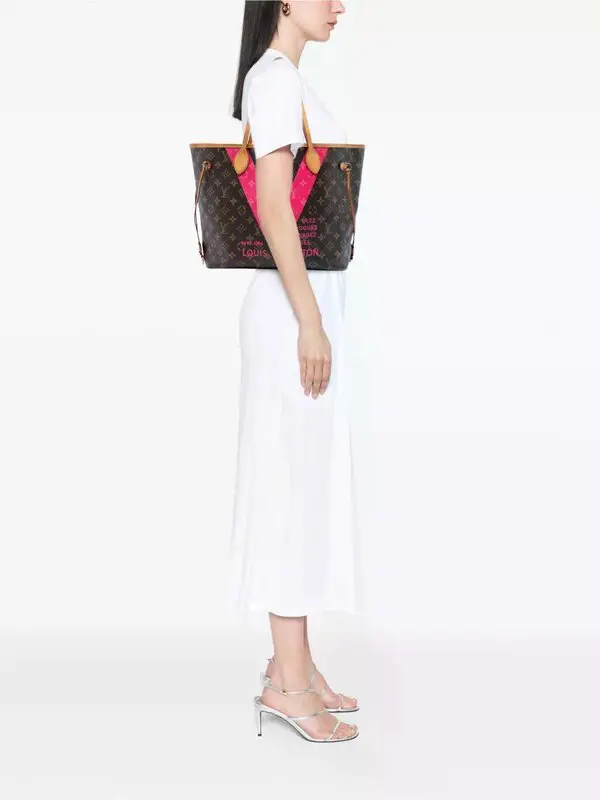 LOUIS VUITTON 2012 Monogram V Neverfull Mm Tote Bag - Brown