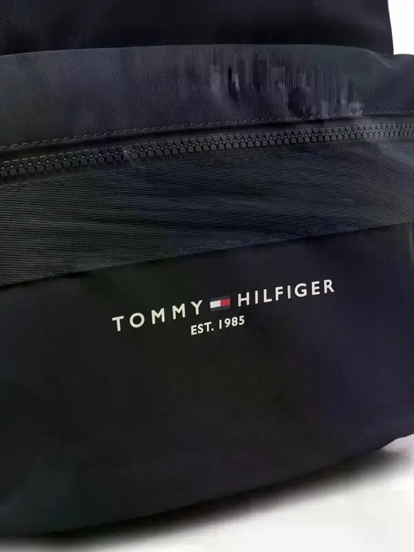 Tommy Hilfiger Logo Zipped Backpack