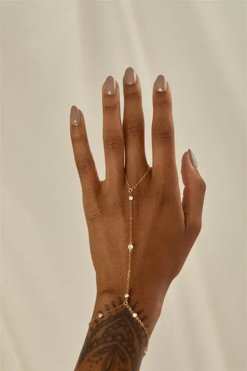 SET & STONES Serra Hand Chain