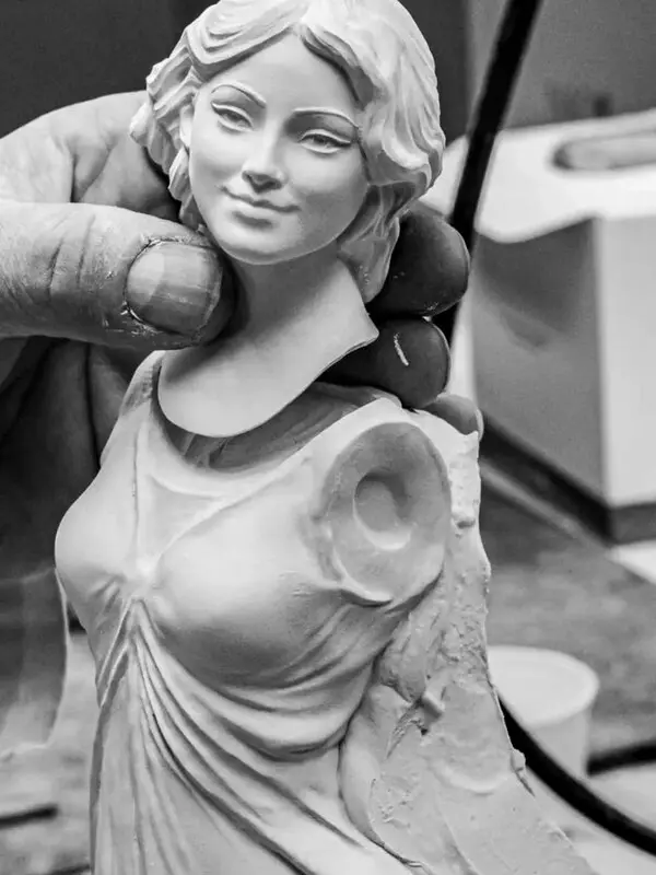 LLADRO Al Ritmo Del Vento Sculpture